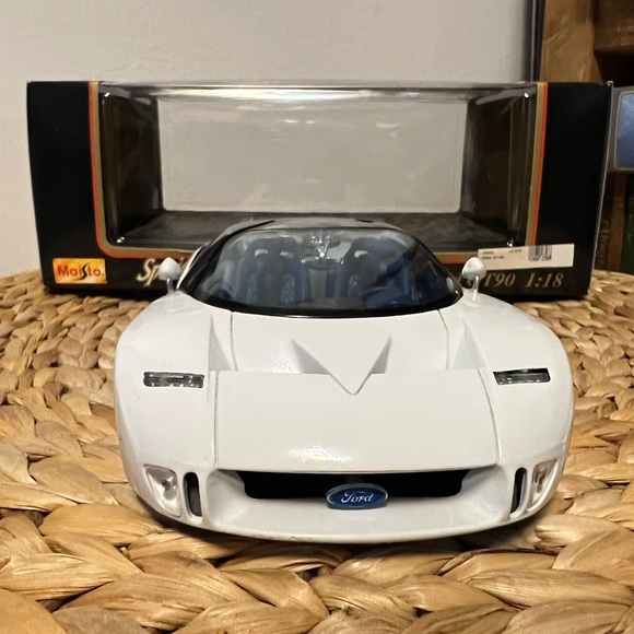 maisto | Accessories | Maisto Special Edition Ford Gt9 Diecast Vehicle ...